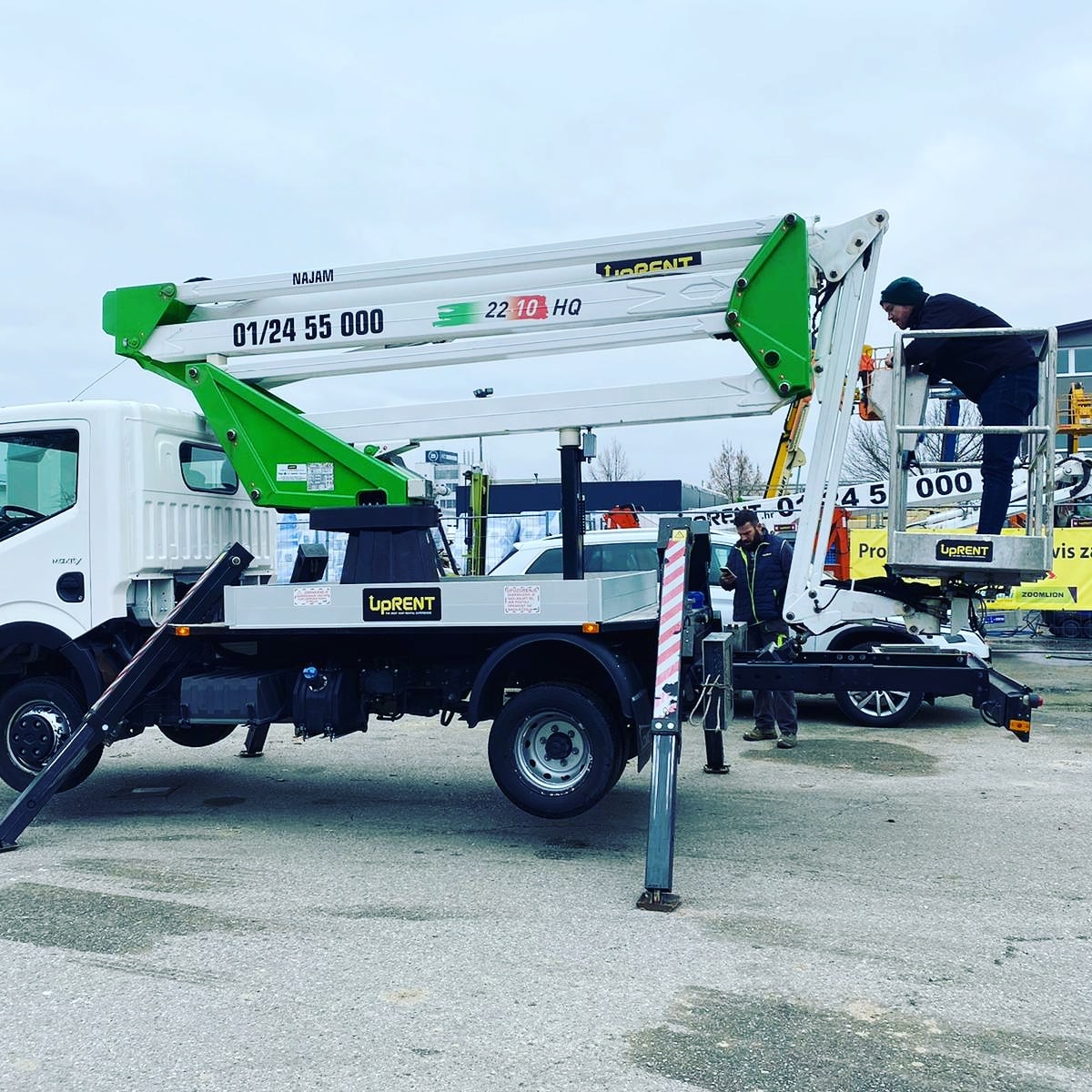No 1. Truck Mounted Cherry Picker Hire in London | LBC Exterior Cleaning